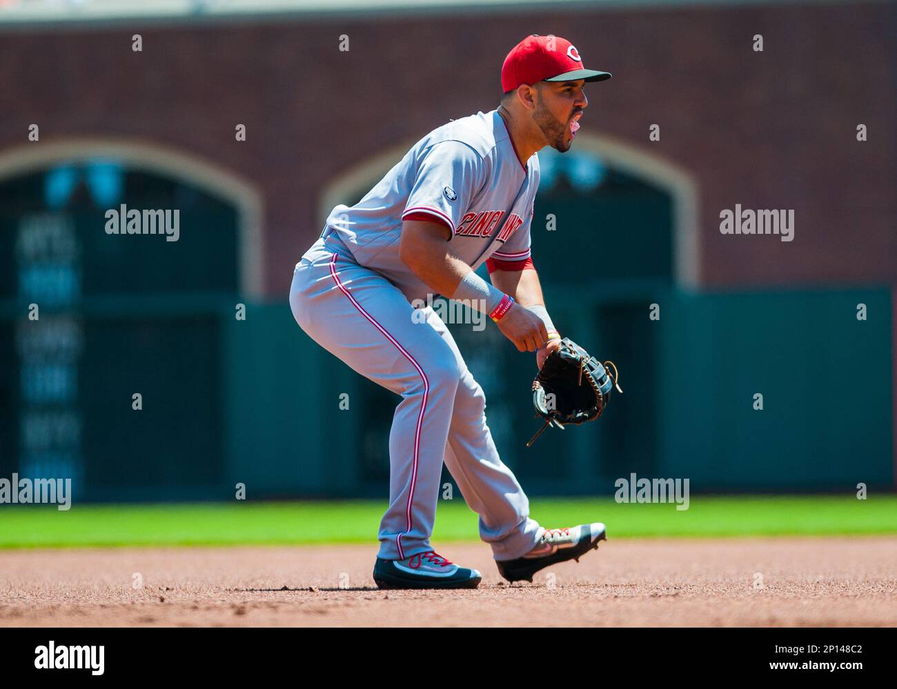 July 27,2016: Cincinnati Reds third baseman Eugenio Suarez (7) gets ...