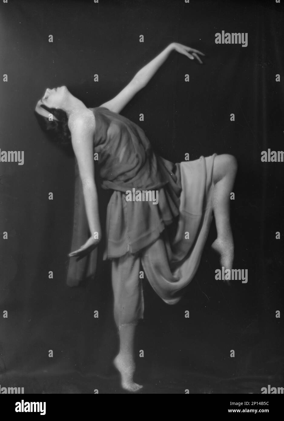 Back up dancer and women Black and White Stock Photos & Images - Alamy