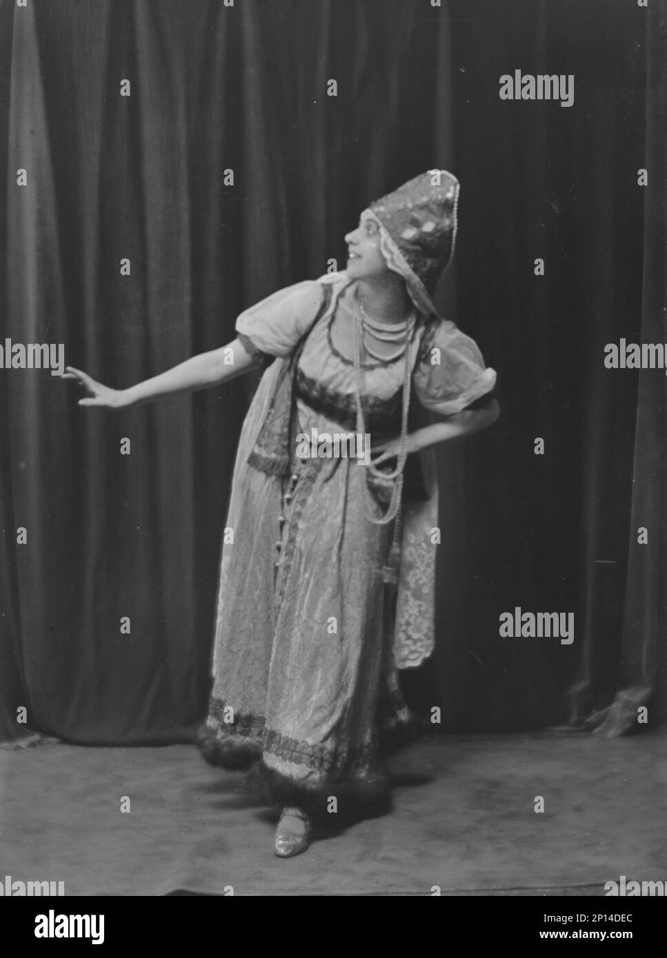 Miss beatrice wood hi-res stock photography and images - Alamy