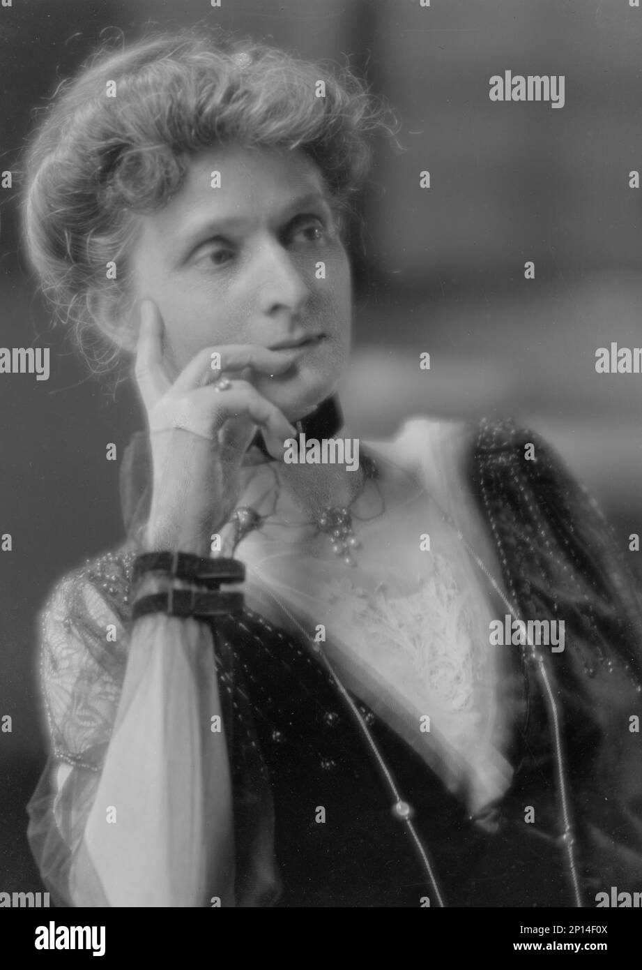 Wife antoinette carter hughes hi-res stock photography and images - Alamy