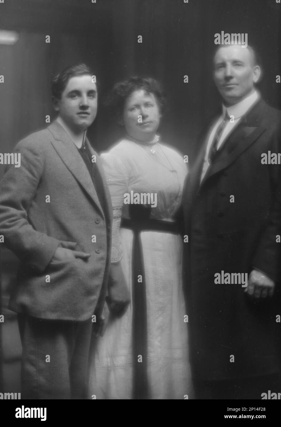 Warren group, portrait photograph, 1913 Stock Photo - Alamy