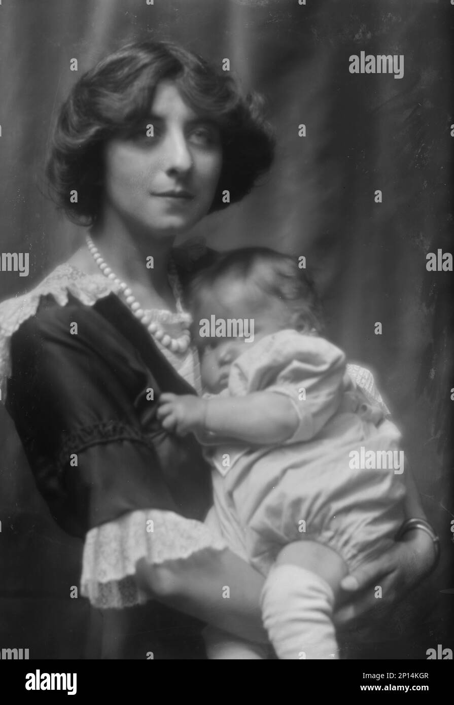 Moracchini, Pierre, Mrs., and baby, portrait photograph, 1913 Stock ...
