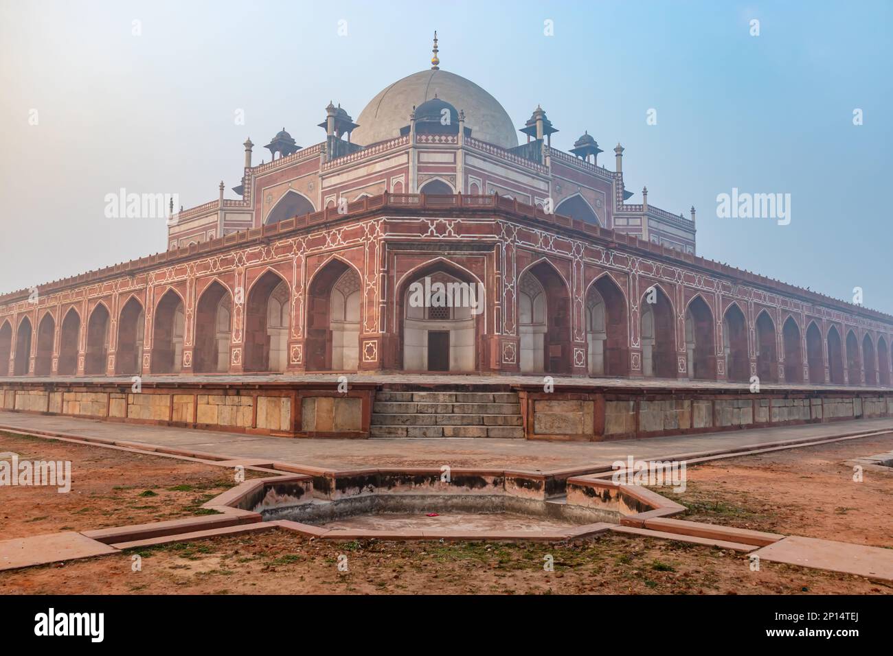 Morning humayuns tomb hi-res stock photography and images - Alamy