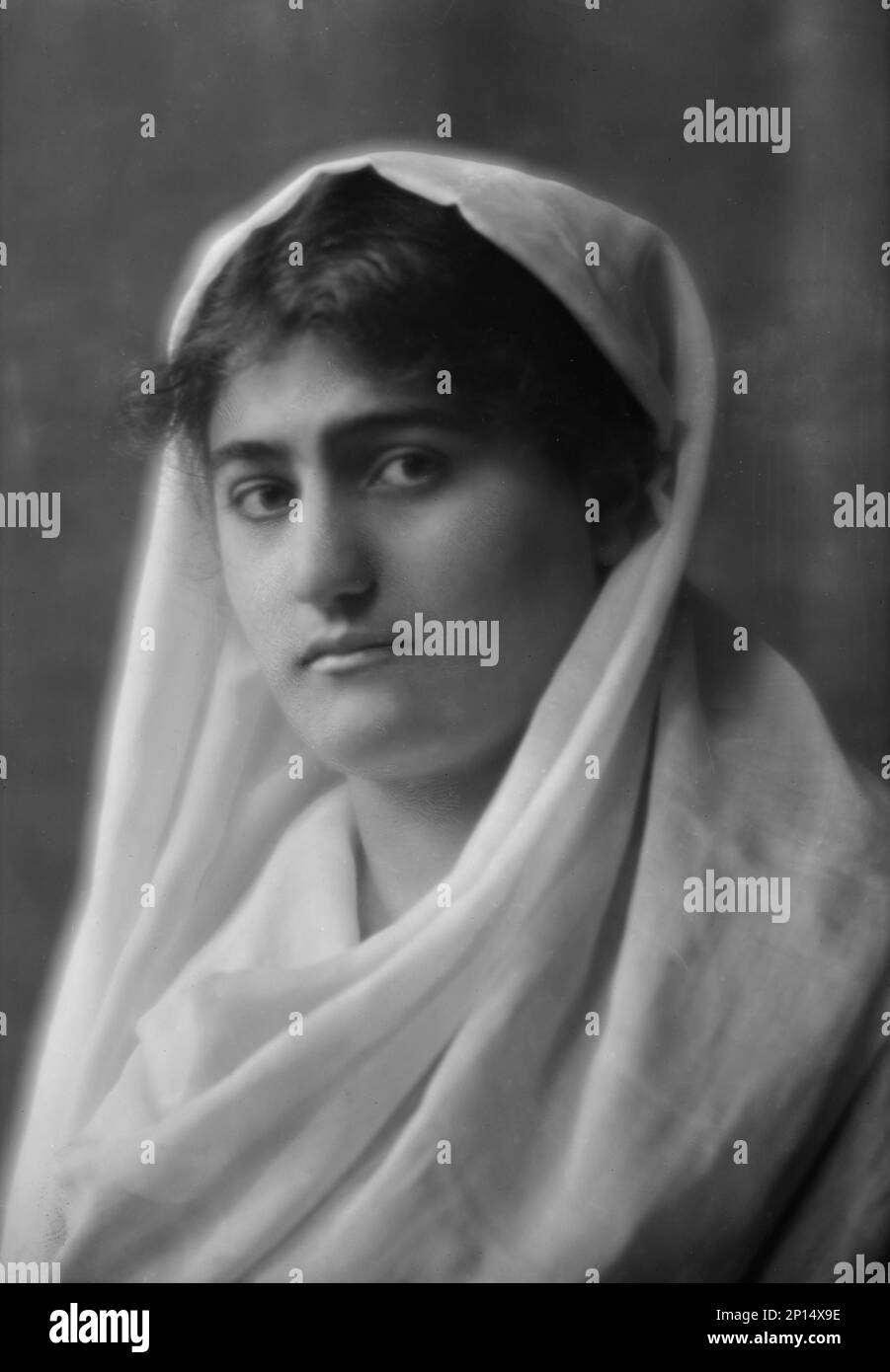 Members of the International Institute for Immigrant Girls, Y.W.C.A ...