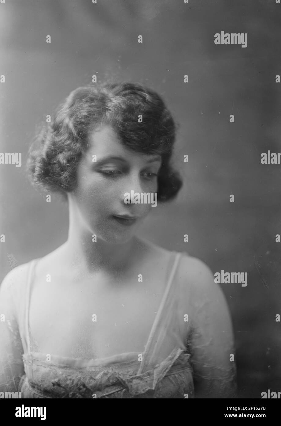 Miss Lorna Mallinson, portrait photograph, 1918 Nov. 15. Possibly a ...