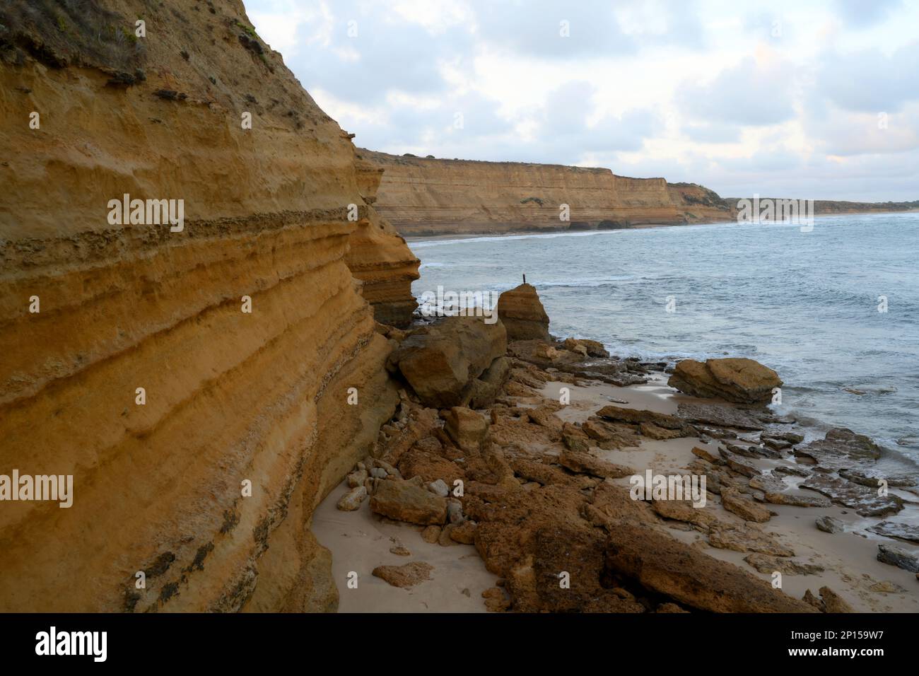 Bedding planes in the sea cliffs near Jan Juc Stock Photo - Alamy