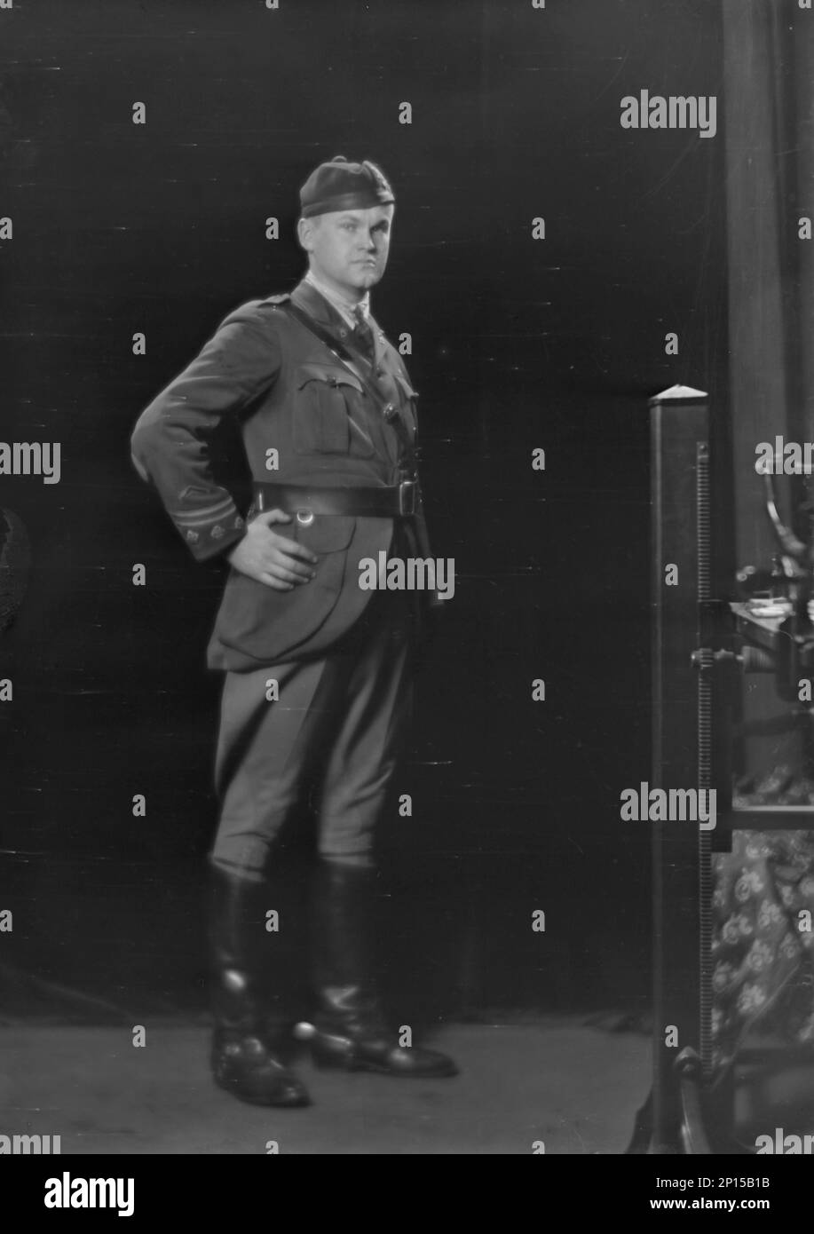 Captain Bell, portrait photograph, 1919 May 1 Stock Photo - Alamy