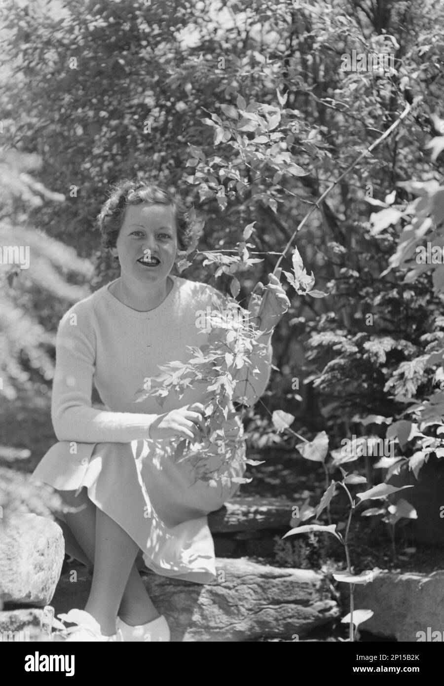 Mrs. Mary Benson seated outdoors, between 1933 and 1942 Stock Photo - Alamy
