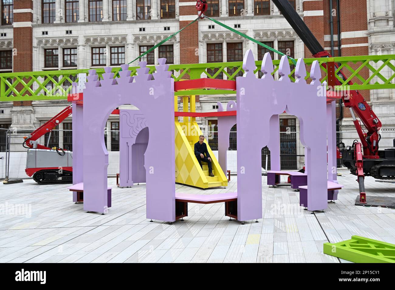 Finishing touches on Ramadan Pavilion 2023 by the V&A and Ramadan Tent ...