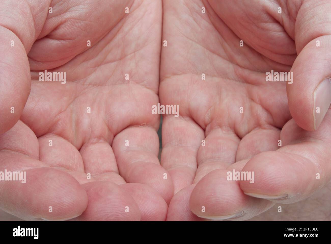 Hands cupped together hi-res stock photography and images - Alamy