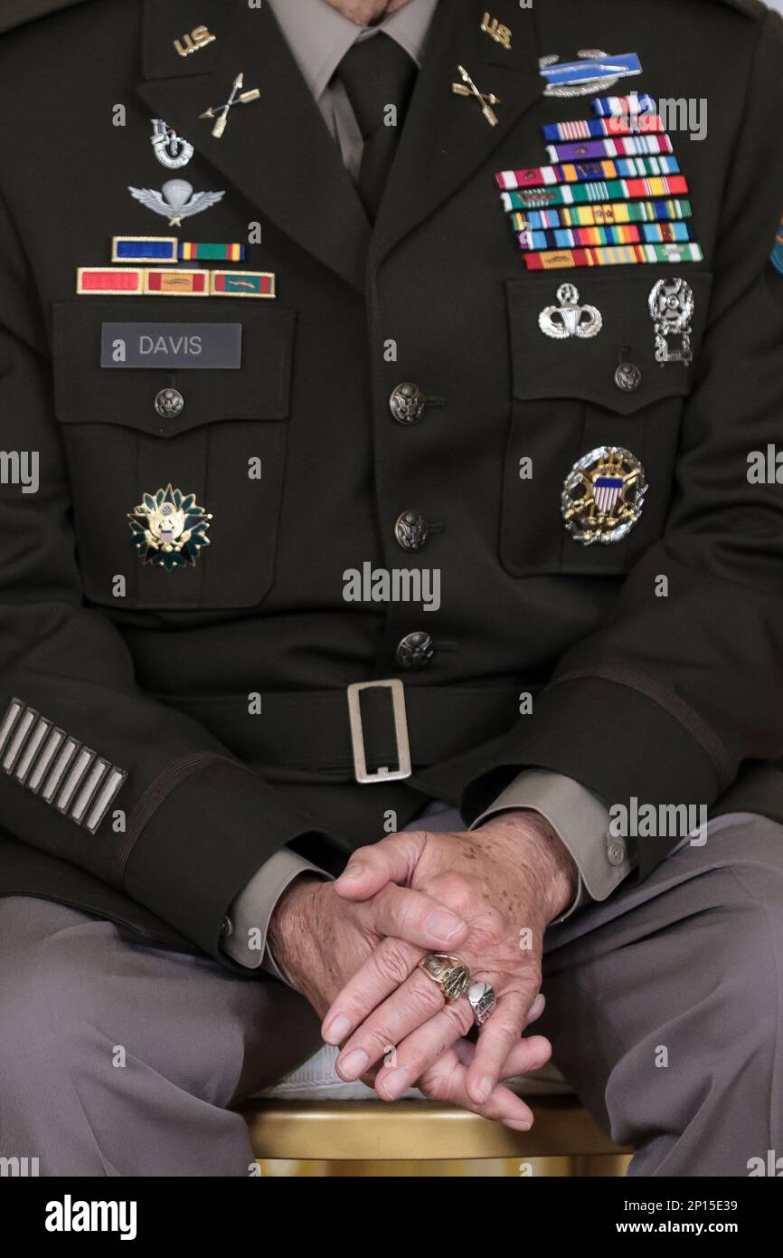 Ret. U.S. Army Colonel Paris Davis awarded the Medal of Honor to for ...