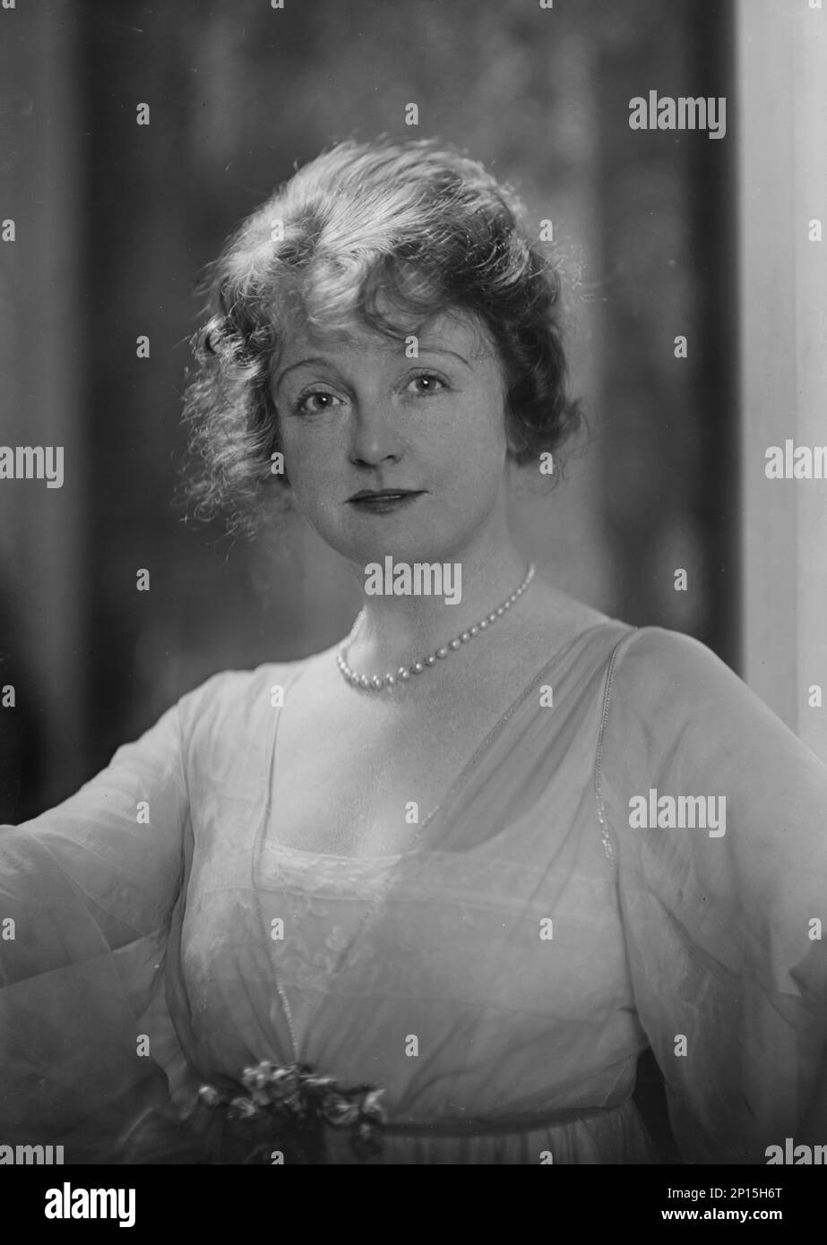 Miss Laura Hope Crews, portrait photograph, 1918 Nov. 8. American ...