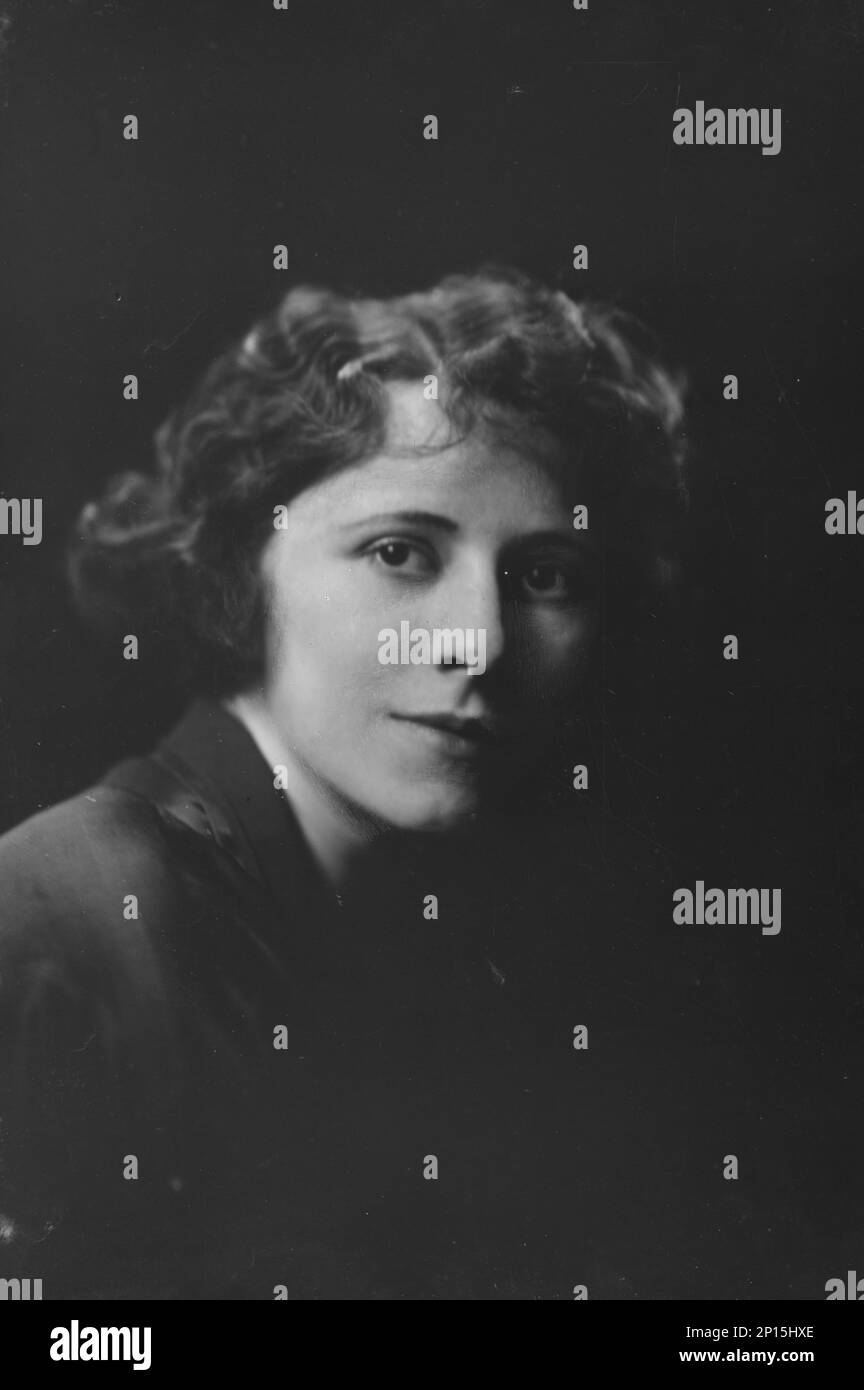 Miss Mary Cunningham, portrait photograph, 1918 Dec. 18 Stock Photo - Alamy