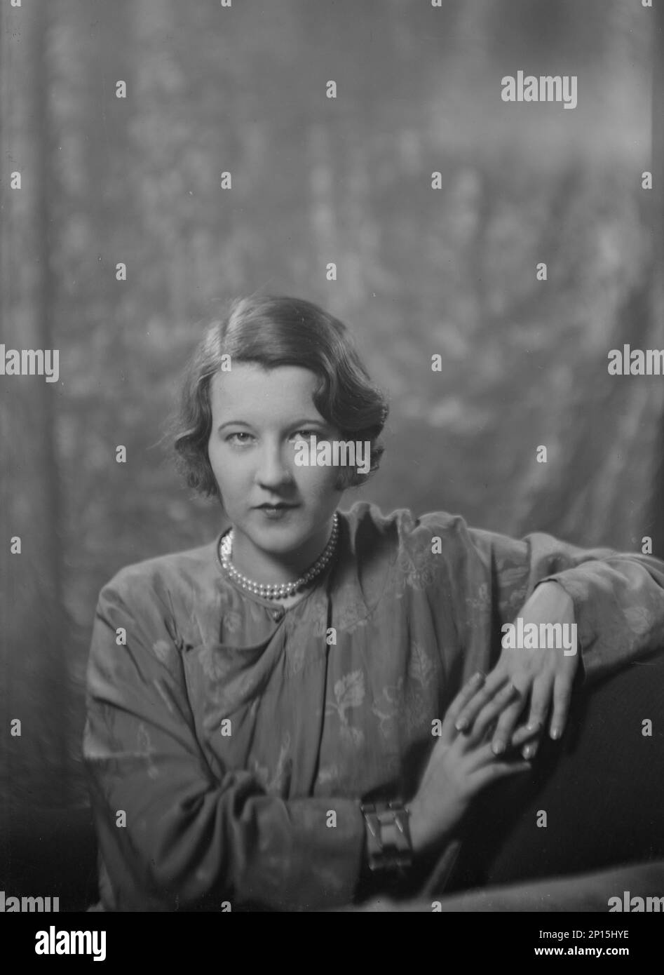 Mrs. Allerton S. Cushman, portrait photograph, 1927 Nov. 23 Stock Photo ...