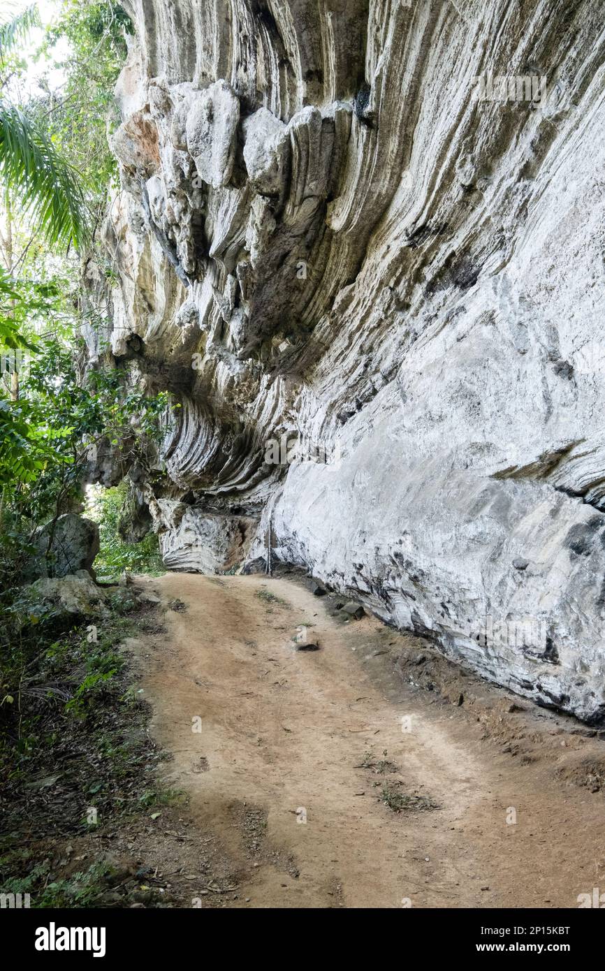 Rock formations on the hiking trail to Salto del Caburní, Trinidad ...