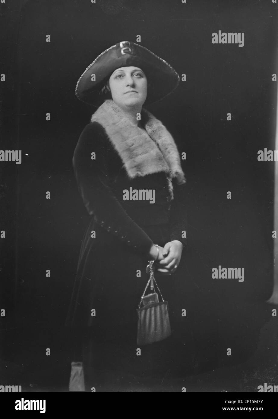 Mrs. Drake, portrait photograph, 1919 Feb. 10 Stock Photo - Alamy