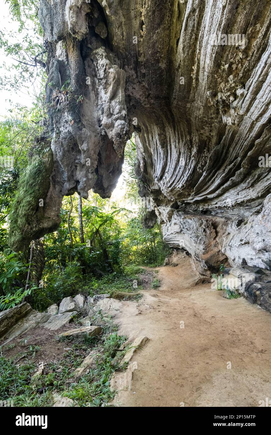 Rock formations on the hiking trail to Salto del Caburní, Trinidad ...