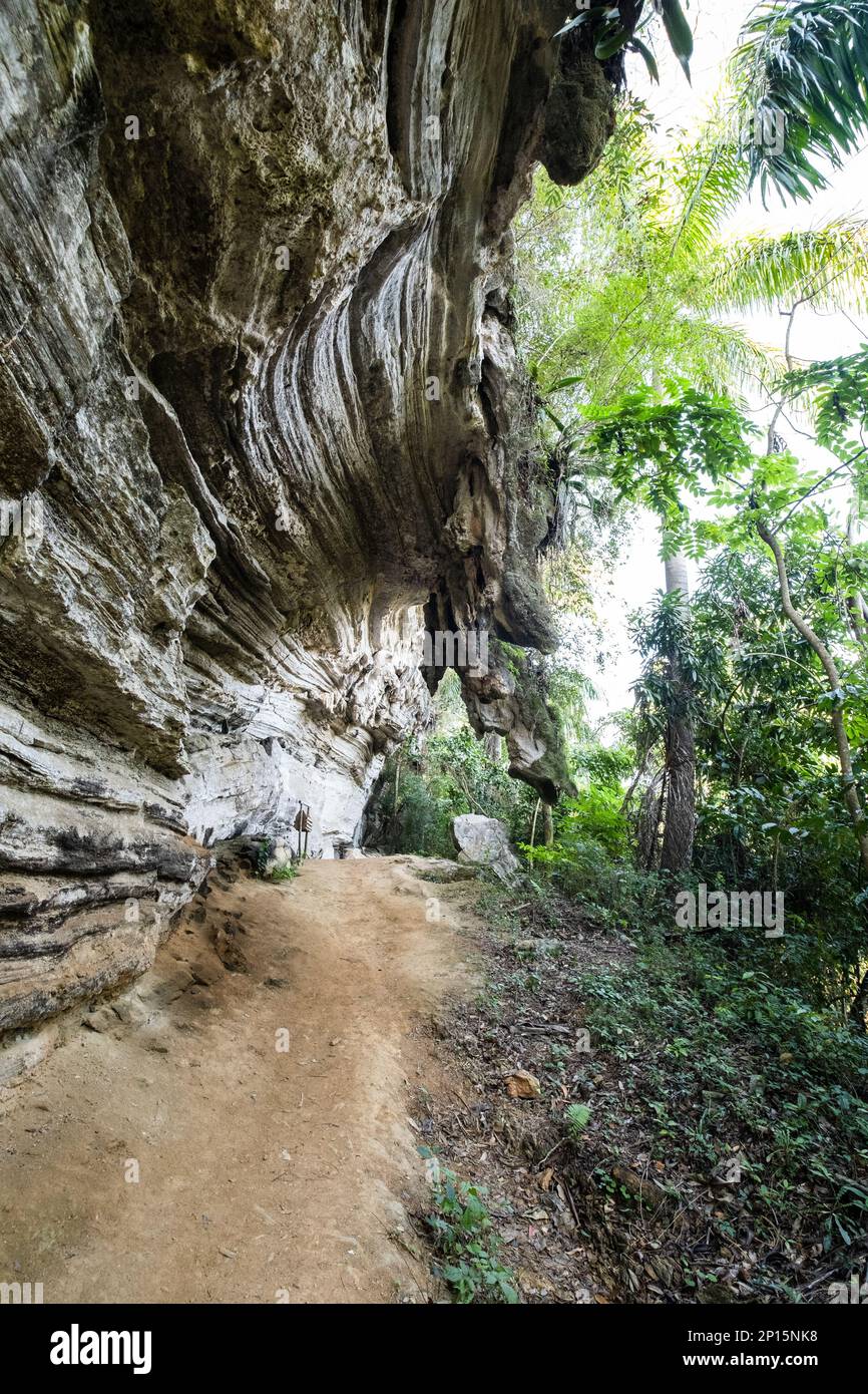 Rock formations on the hiking trail to Salto del Caburní, Trinidad ...