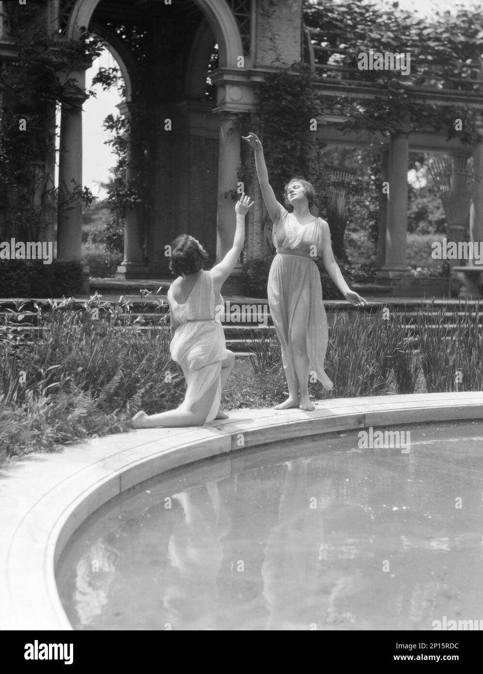 Elizabeth Duncan dancers, between 1916 and 1941 Stock Photo - Alamy