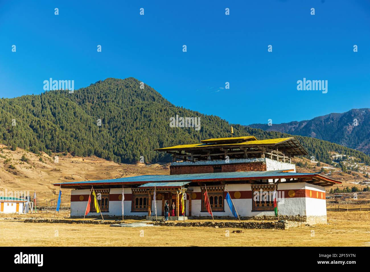 Khewang Lhakhang Dzong at Phobjikha Valley Stock Photo - Alamy