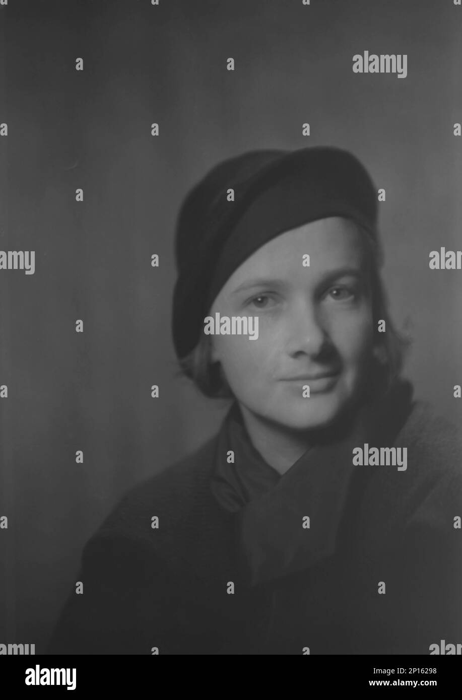 Elizabeth Gordon, portrait photograph, 1932 Nov Stock Photo - Alamy