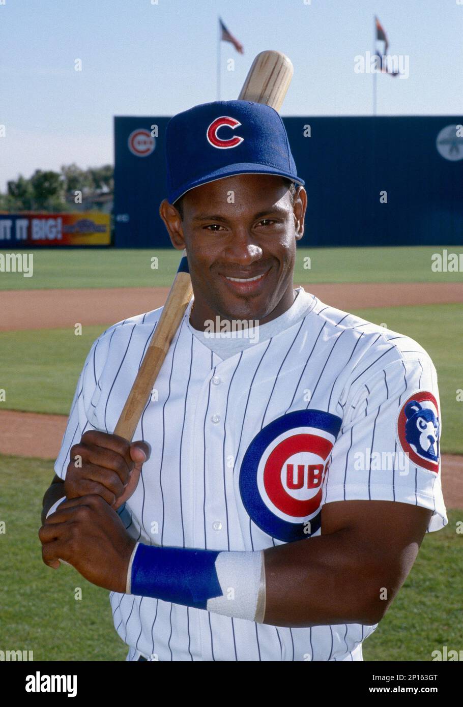 14 April. 1995: Chicago Cubs outfielder Sammy Sosa (21) posses for a ...