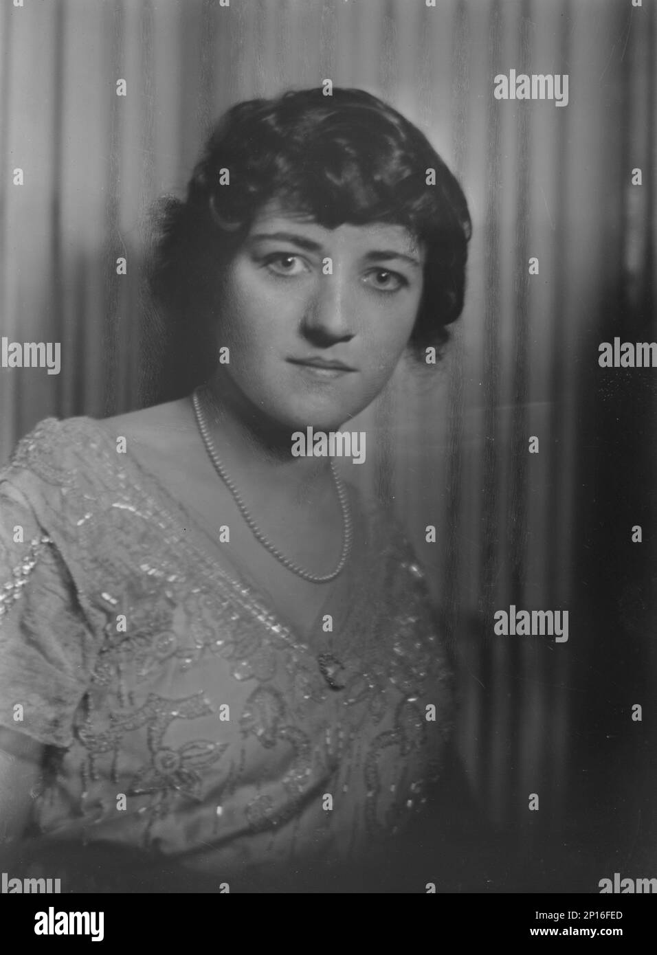 Mrs. Ruth Frances Miller, portrait photograph, 1918 July 13 Stock Photo ...