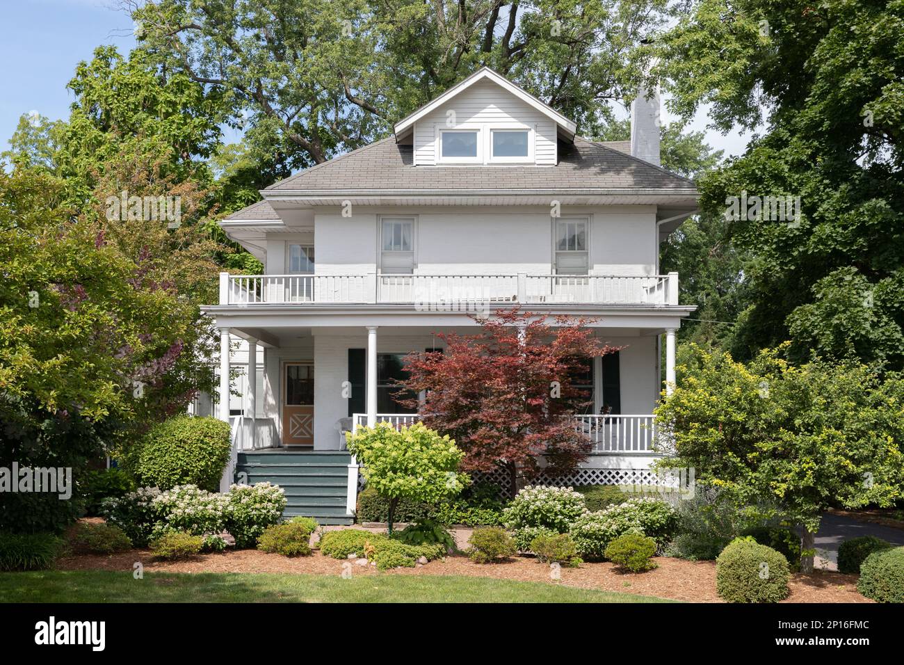 Second floor balcony hi-res stock photography and images - Alamy