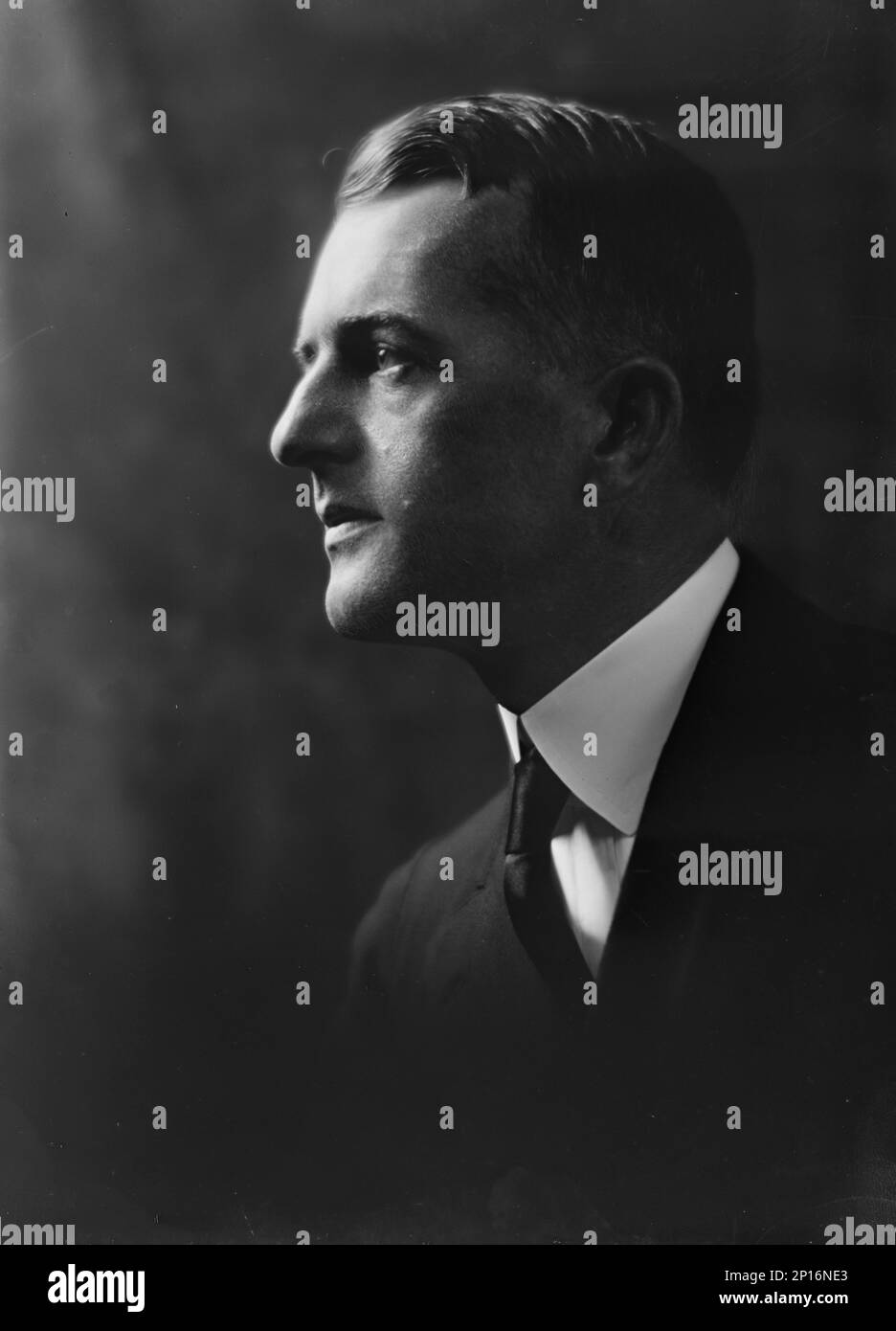 Commander Fred H. Poteet, portrait photograph, 1919 Nov. 4 Stock Photo ...