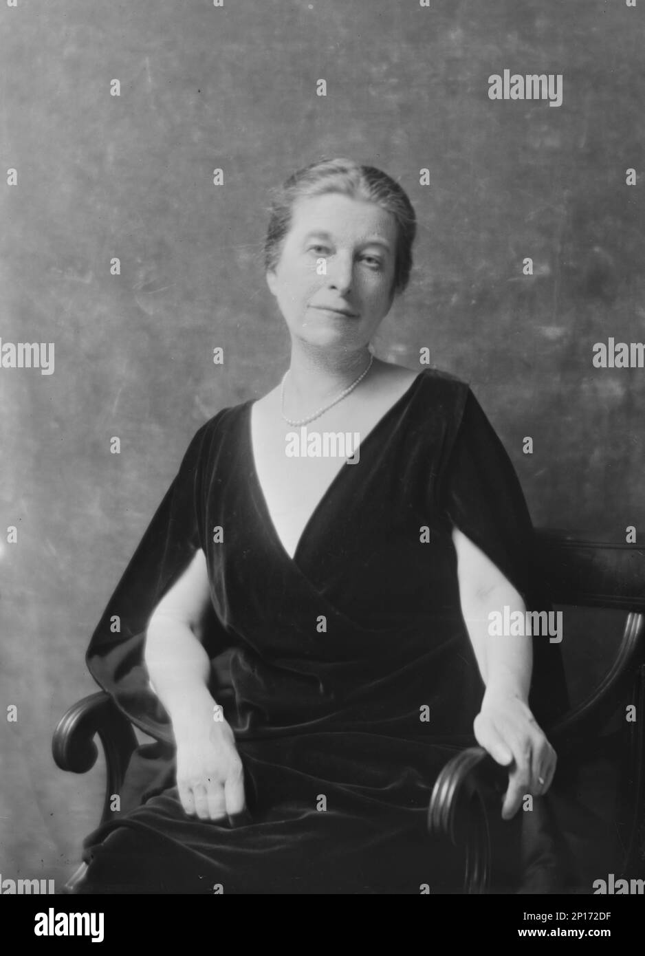 Mrs. Howard O. Sturges, portrait photograph, 1918 Mar. or Apr Stock ...