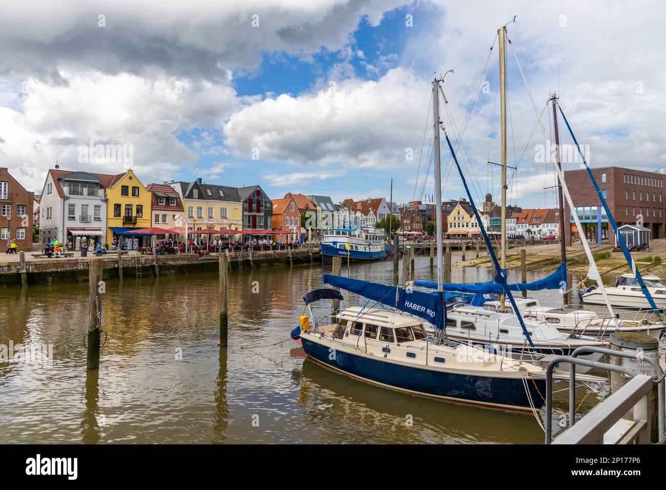 Traditionalwater hi-res stock photography and images - Alamy