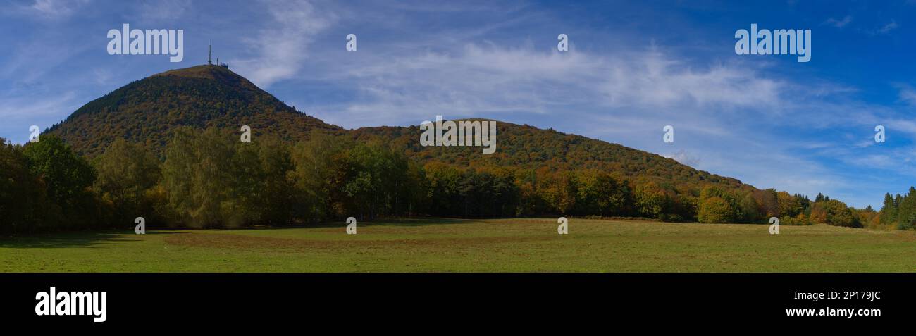 Volcans auvergne hi-res stock photography and images - Alamy
