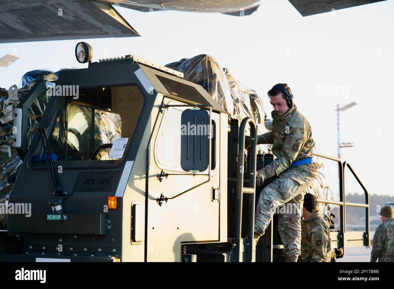 Hercules aircraft cargo ramp hi-res stock photography and images - Alamy