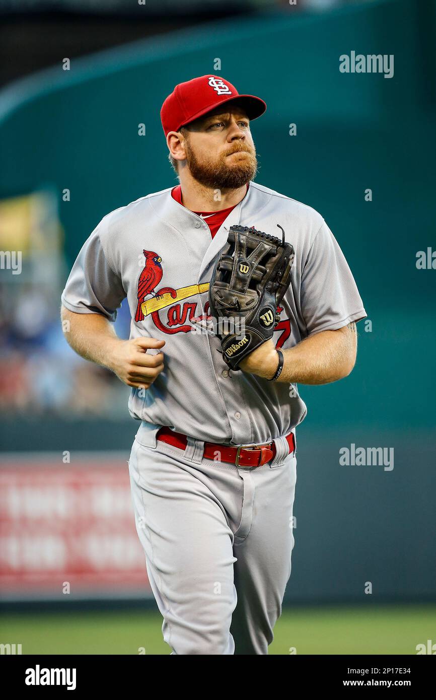 St. Louis Cardinals Brandon Moss runs to the dugout between innings ...