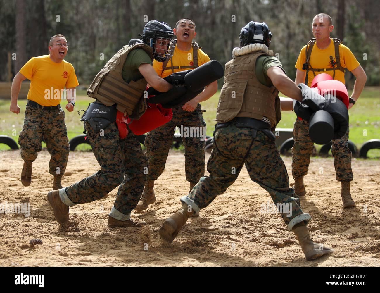 Recruits with Hotel Company, 2nd Recruit Training Battalion, practice ...