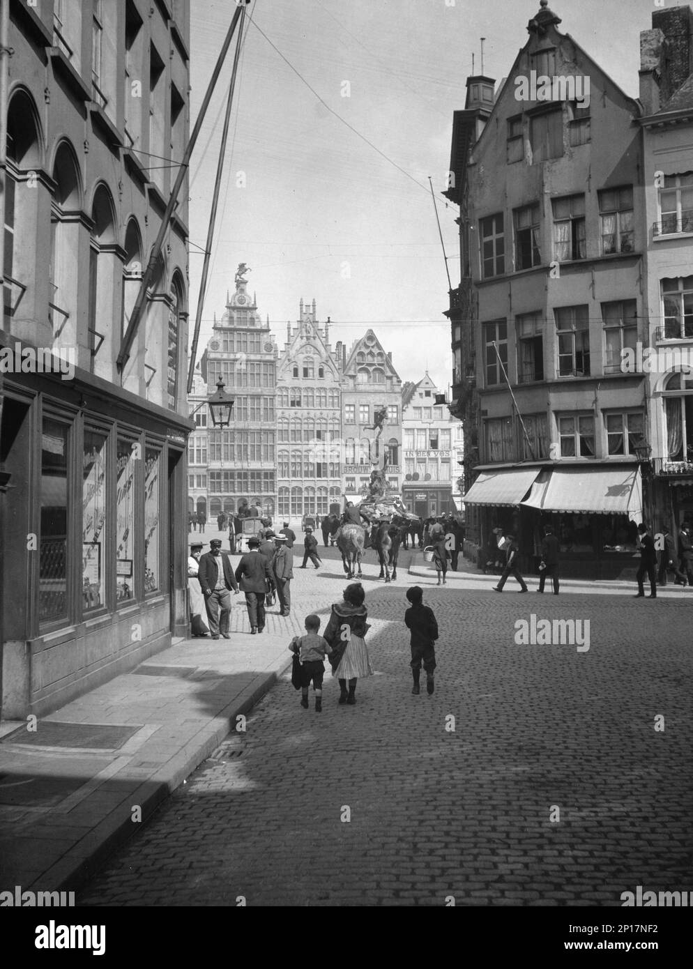Antwerp belgium square grand place Black and White Stock Photos ...