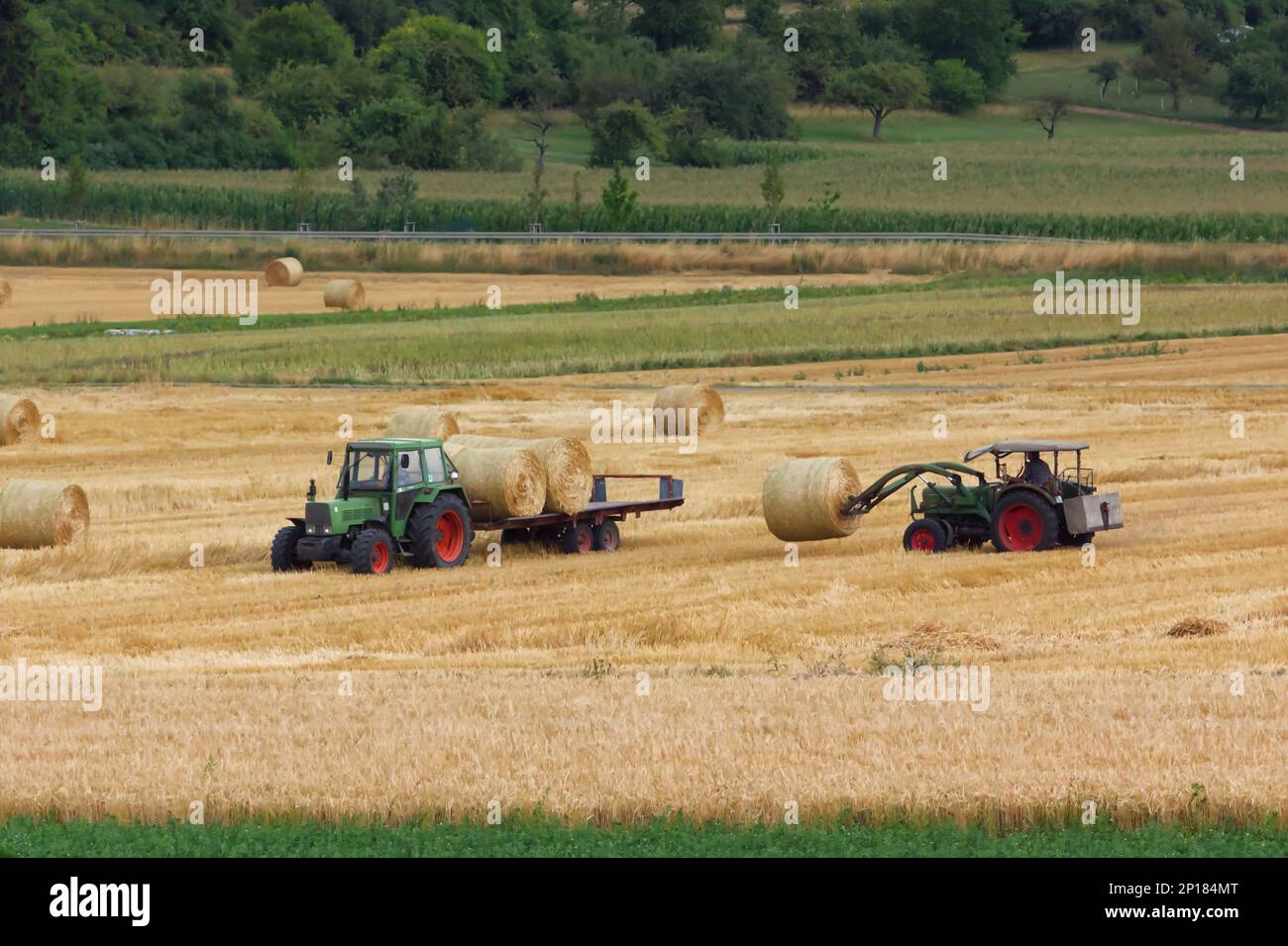 Straw loading hi-res stock photography and images - Alamy