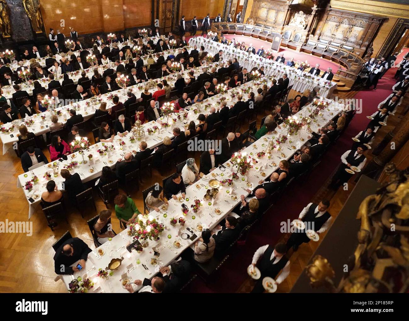 Hamburg, Germany. 03rd Mar, 2023. Waiters and waitresses serve at the ...
