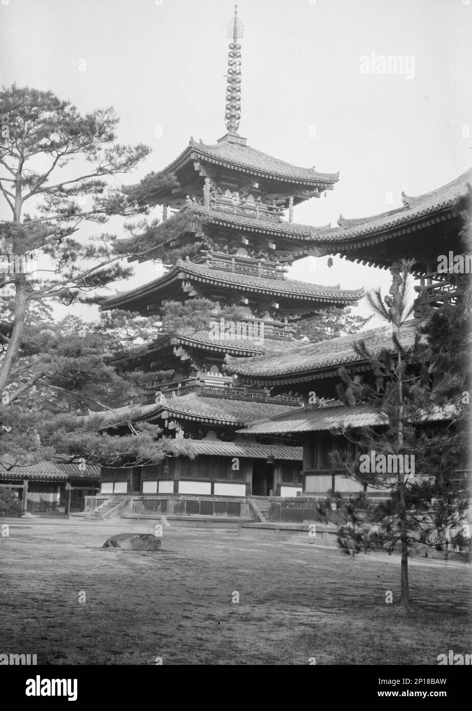 Horyuji temple japan Black and White Stock Photos & Images - Alamy