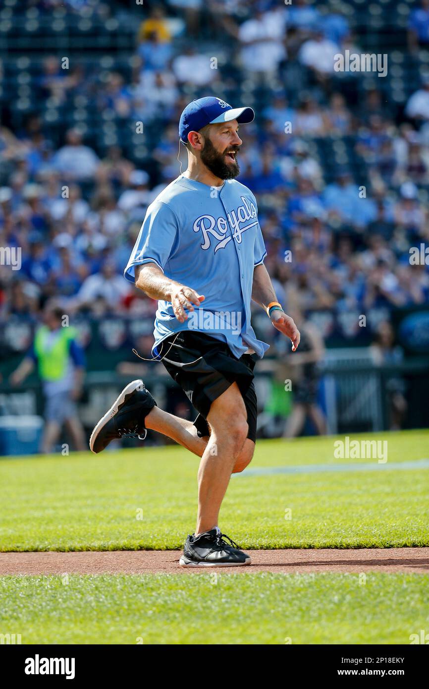 Actor Paul Rudd during a celebrity softball game prior to a MLB ...