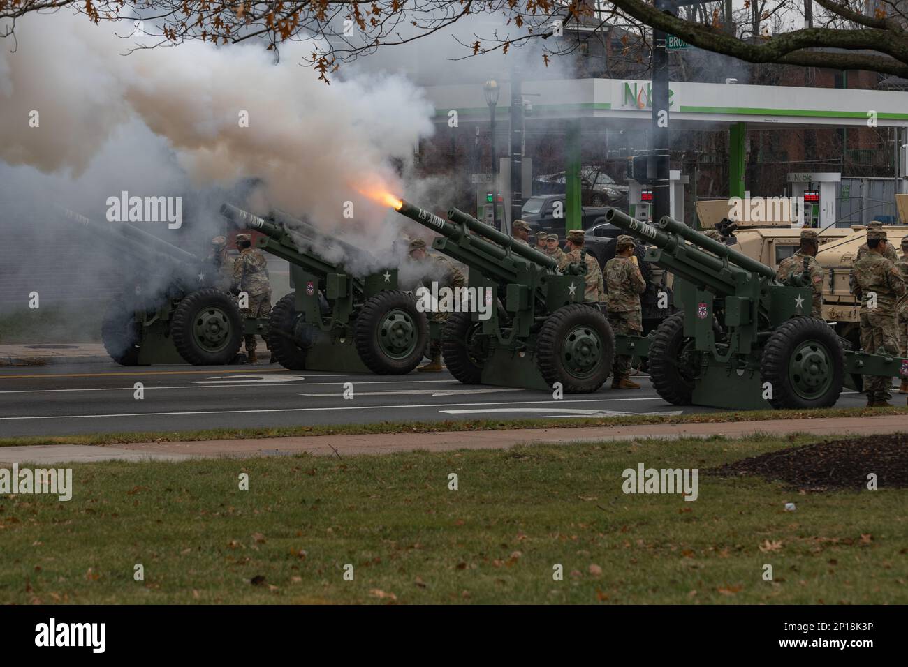 U.S. Army soldiers assigned to the 192nd Military Police Battalion ...