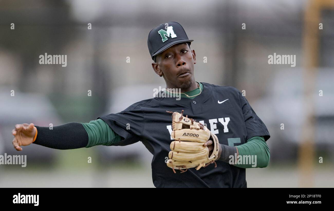 Mississippi Valley State infielder Kyndell Dolphin (5) throws during an ...