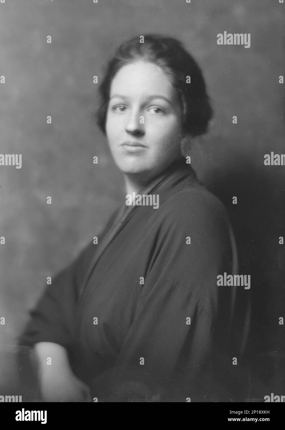 Miss Alice Tulley, portrait photograph, 1917 Dec. 6 Stock Photo - Alamy