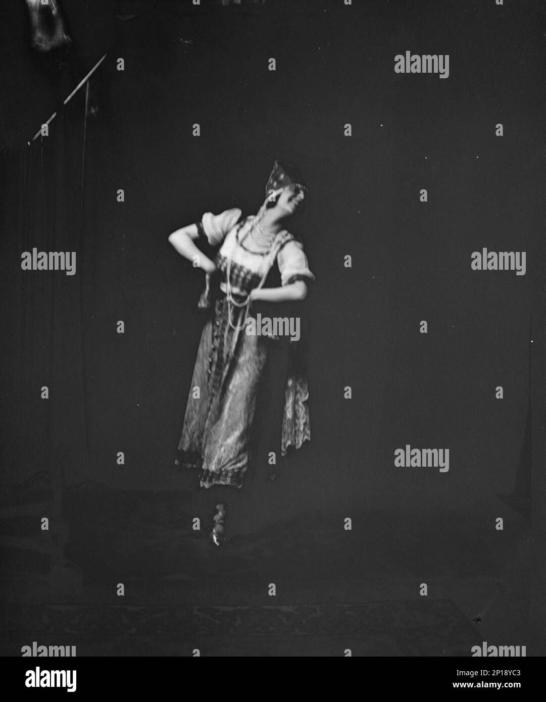 Unidentified dancer, possibly an Elizabeth Duncan dancer, between 1911 ...