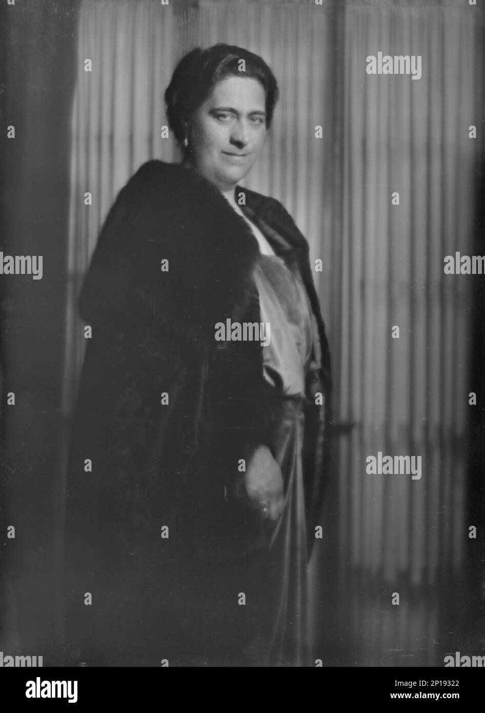 Mrs. Frederick B. Wells, portrait photograph, 1919 Apr. 19 Stock Photo ...
