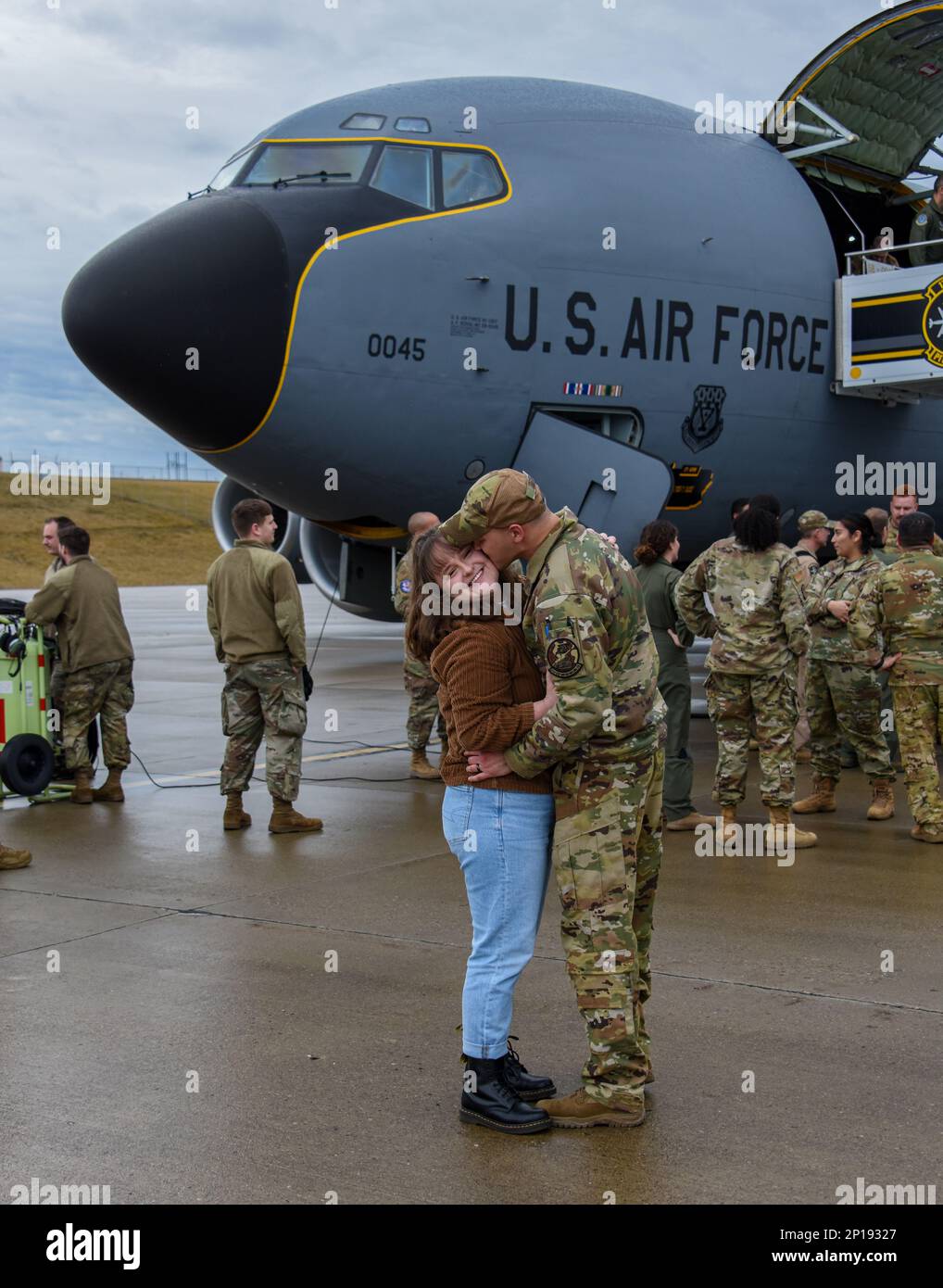 Nearly 100 Pennsylvania Air National Guardsmen with the 171st Air ...