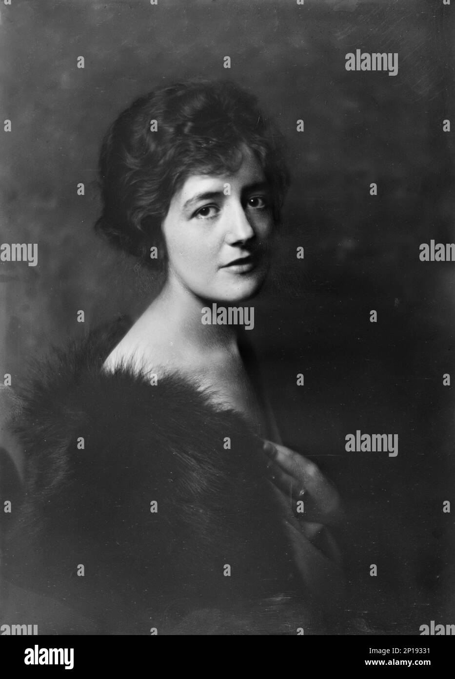 Miss Anna Weatherill, portrait photograph, 1919 Sept. 22 Stock Photo ...
