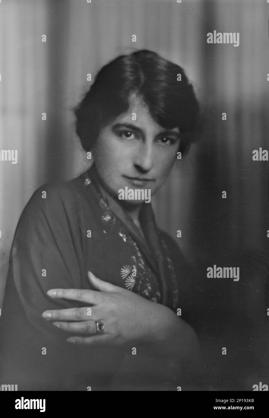 Miss Whitmore, portrait photograph, 1918 May 28 Stock Photo - Alamy