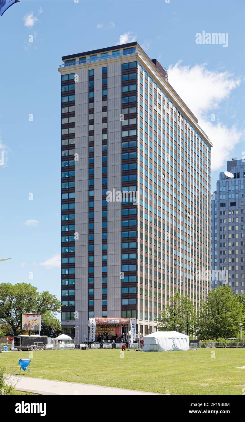 Pittsburgh Downtown: Gateway Towers is a concrete, steel and glass high ...