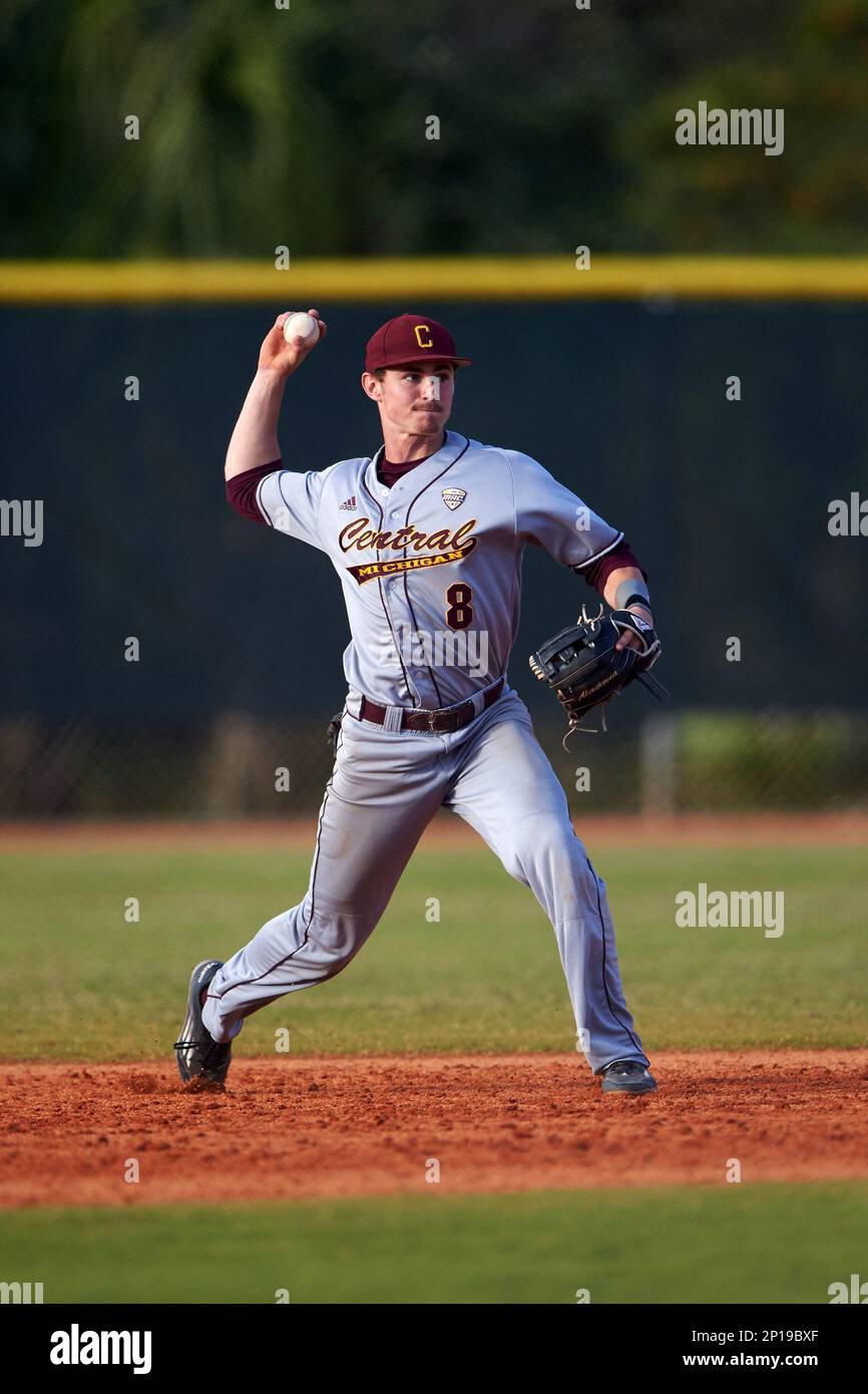 Central Michigan Chippewas shortstop Zach McKinstry (8) throws to first ...